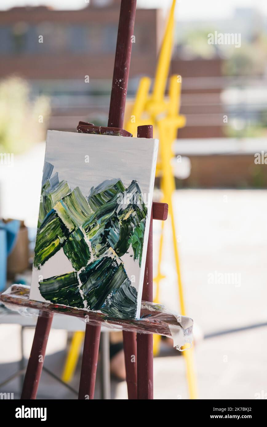 Unfinished portrait drawing hi-res stock photography and images - Alamy