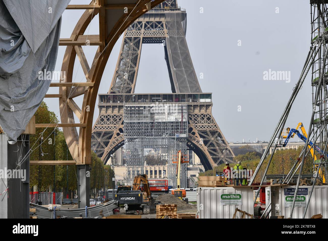 Champs de mars arena hi-res stock photography and images - Alamy