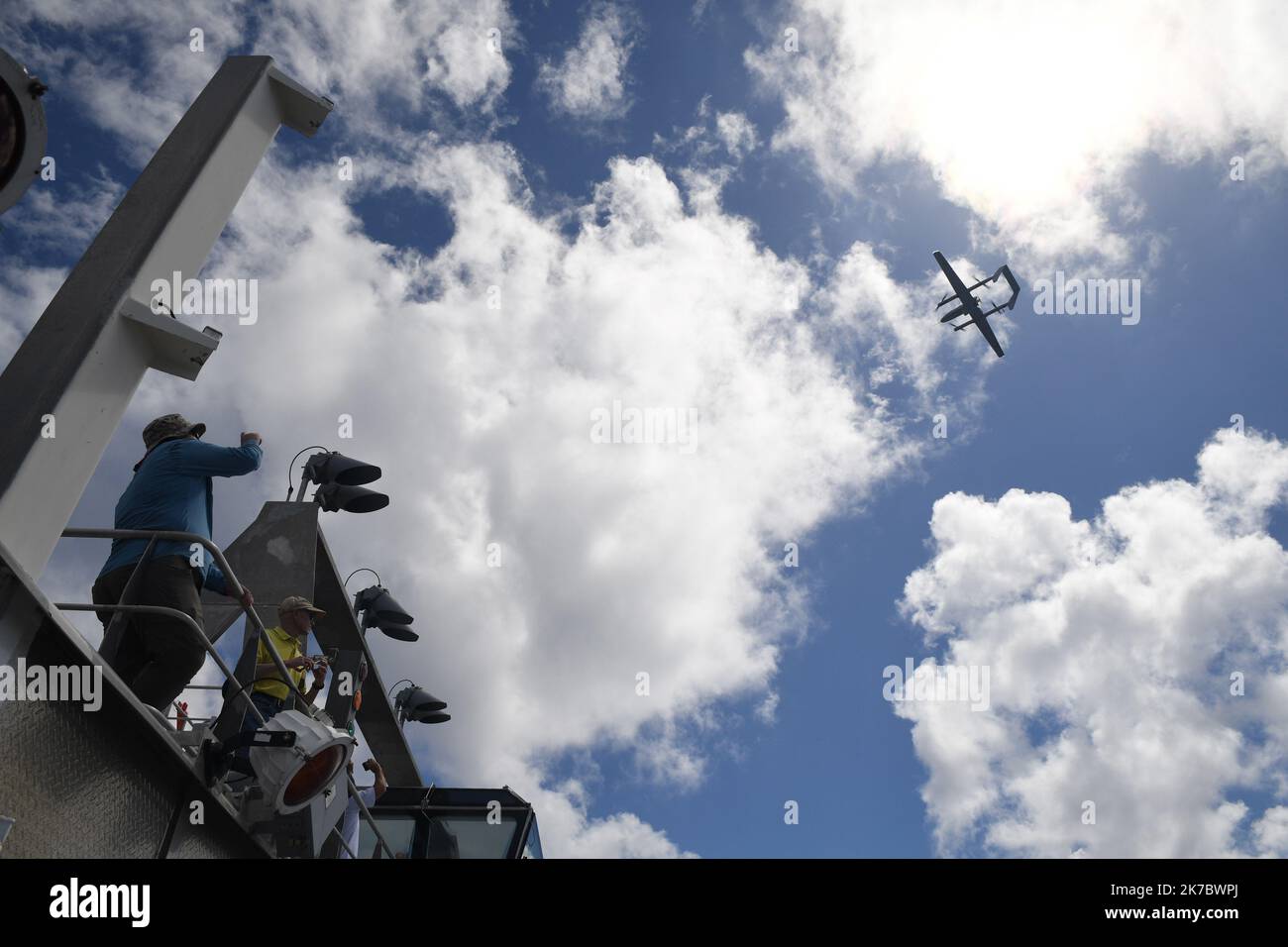 221016-N-DB801-0594 ATLANTIC OCEAN – (Oct. 16, 2022) – An FVR-90 ...