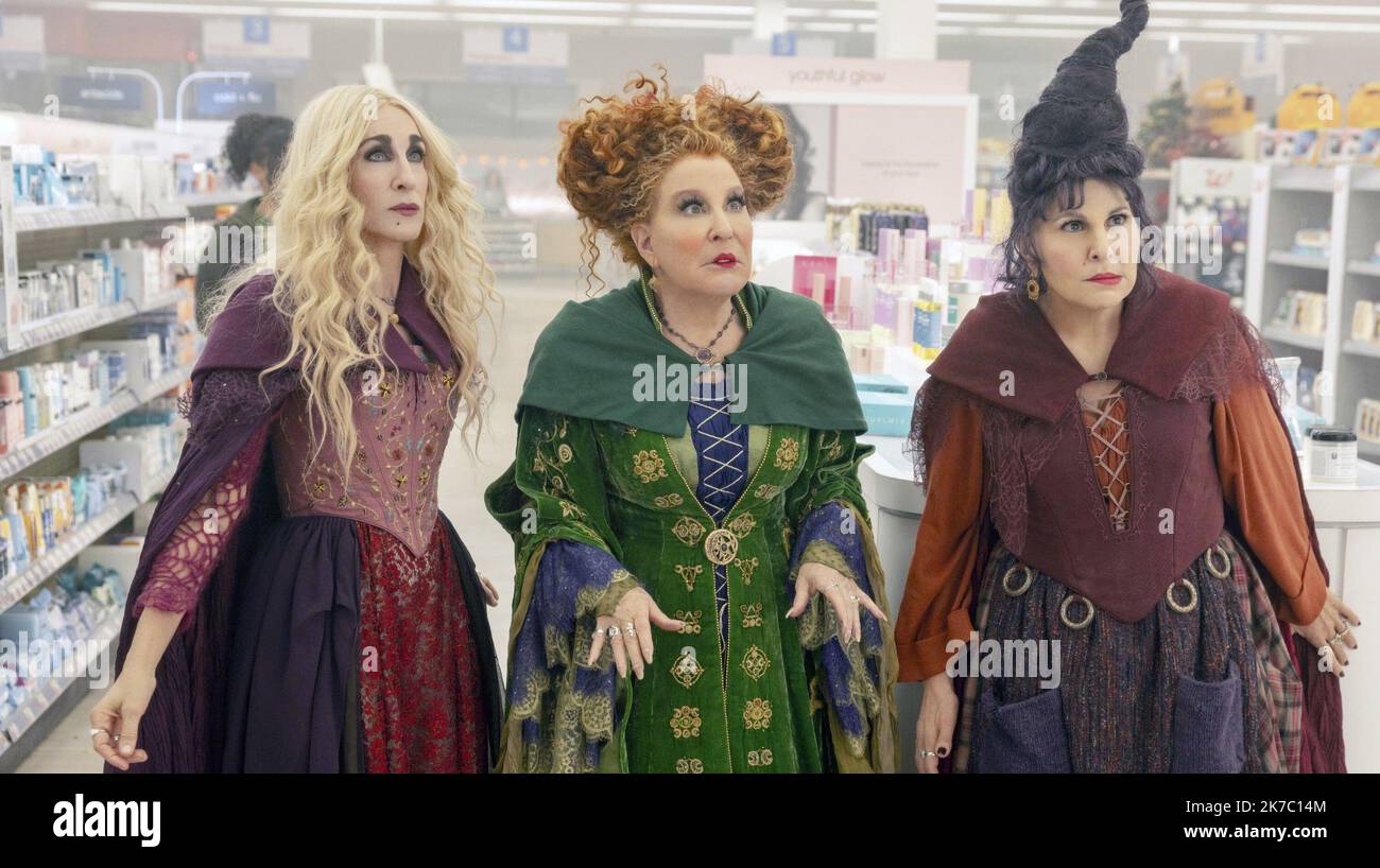 Hocus Pocus 2 From Left Sarah Jessica Parker Bette Midler Kathy