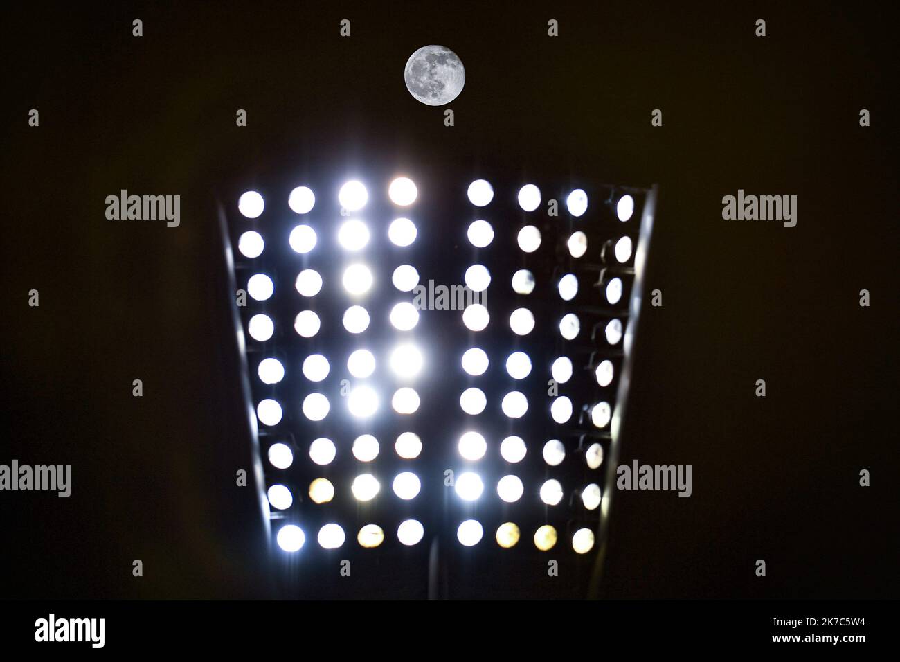 Décembre pleine lune hi-res stock photography and images - Alamy