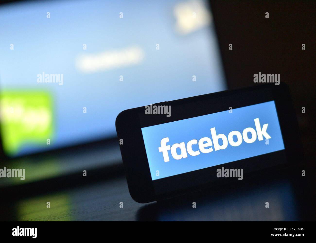 Reseau social hi-res stock photography and images - Alamy