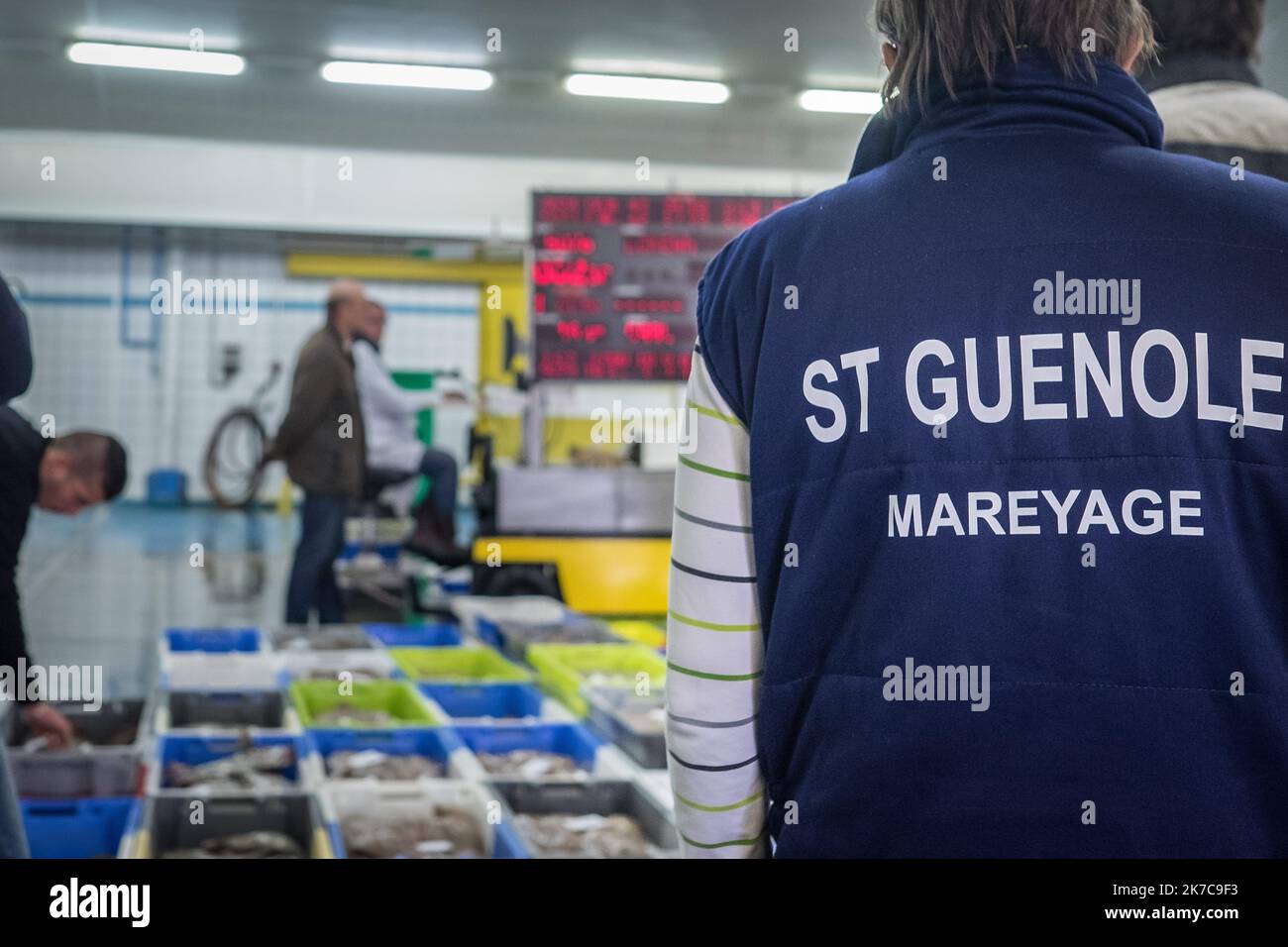 Pays de bateau de pêche hi-res stock photography and images - Alamy