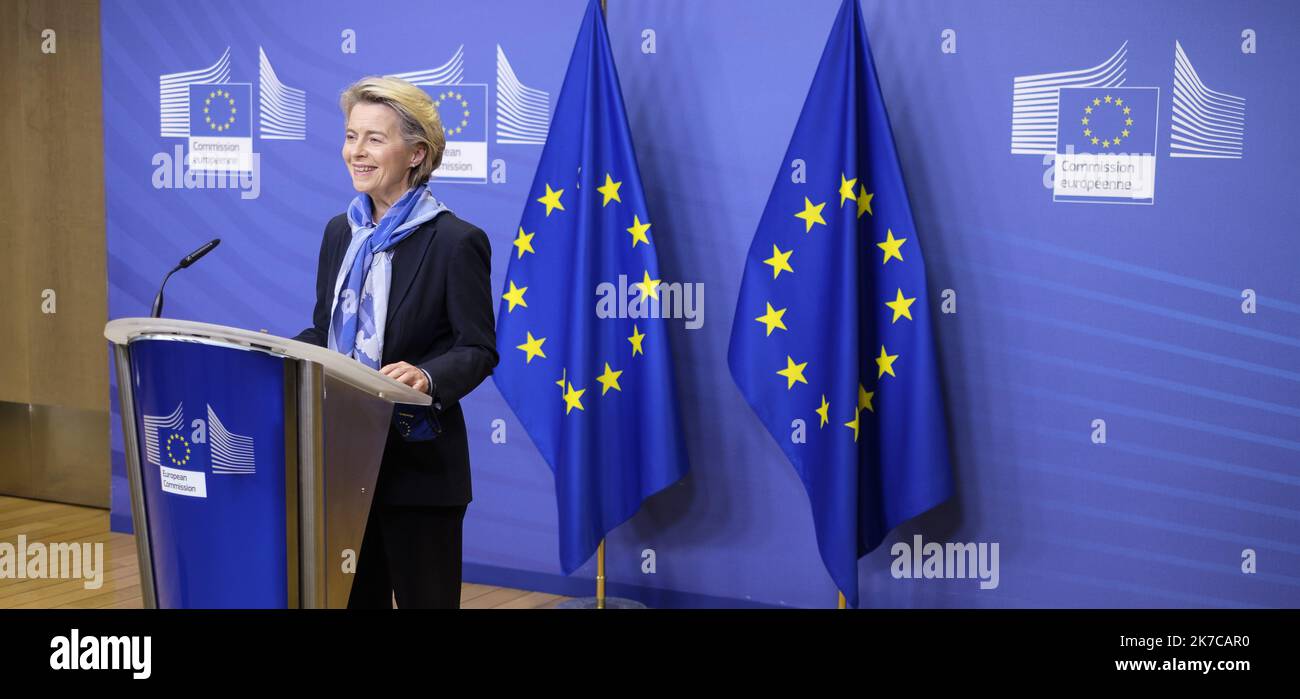 Le jour de la distribution hi-res stock photography and images - Alamy Le jour de la distribution hi-res stock photography and images - Alamy