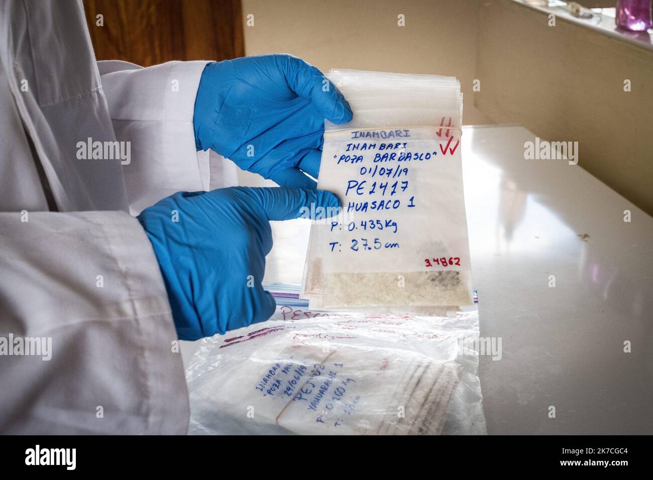 échantillon de laboratoire hi-res stock photography and images - Alamy