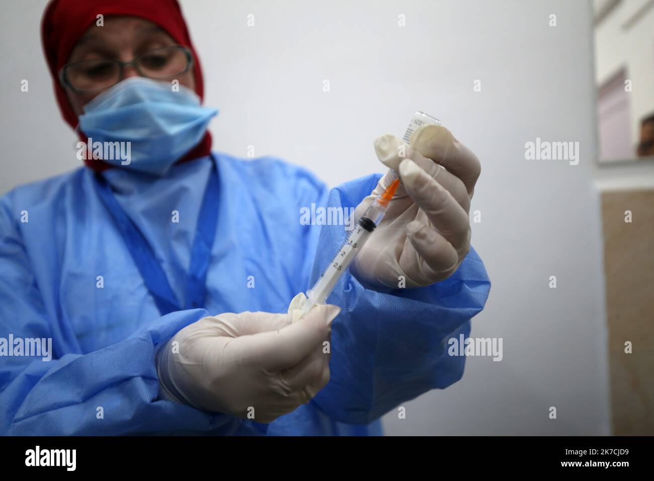 Vaccin spoutnik v russe hi-res stock photography and images - Alamy