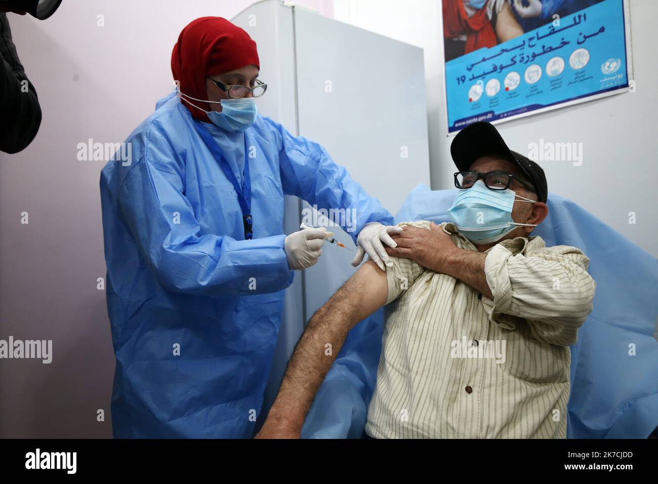 Vaccin spoutnik v russe hi-res stock photography and images - Alamy