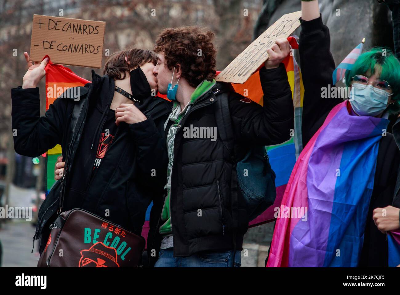 Tenue de baiser hi-res stock photography and images - Alamy