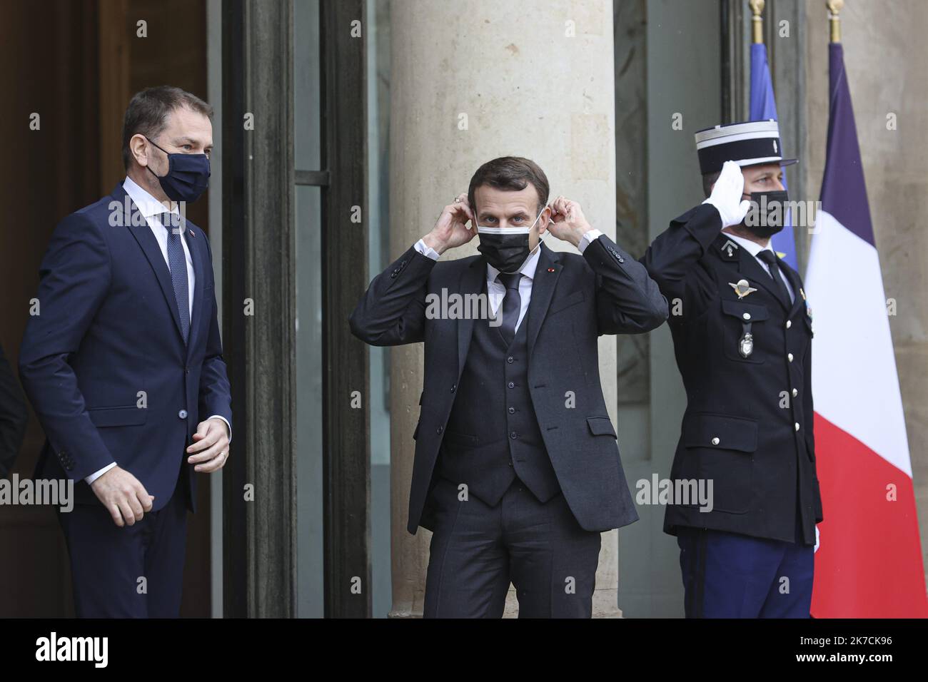 ©Sebastien Muylaert/MAXPPP - French President Emmanuel Macron adjusts ...