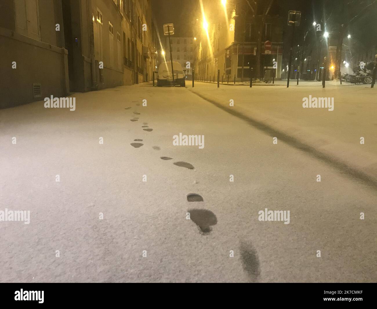 Paris nuit neige hi-res stock photography and images - Alamy