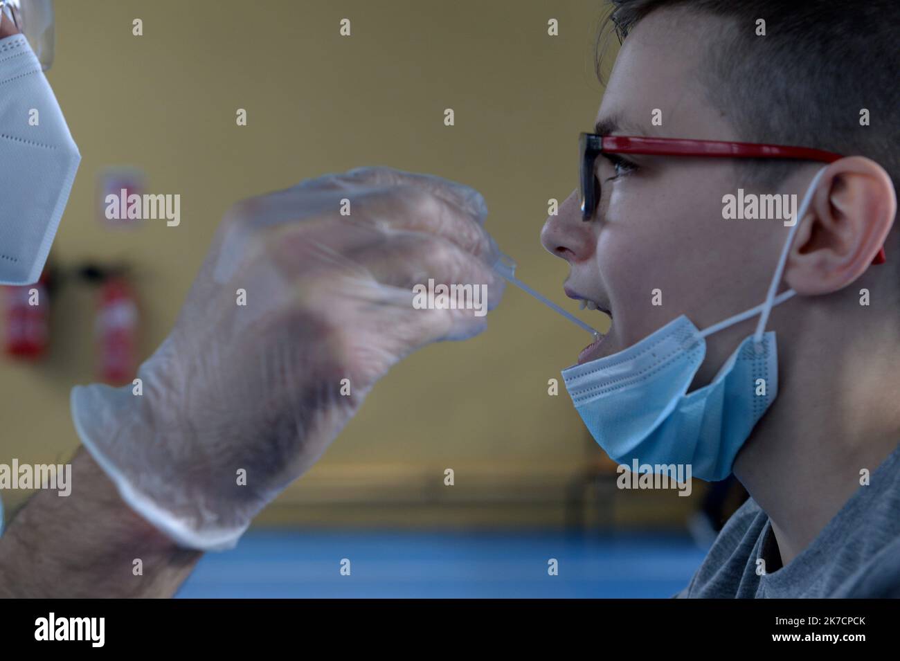 Test de la salive hi-res stock photography and images - Alamy