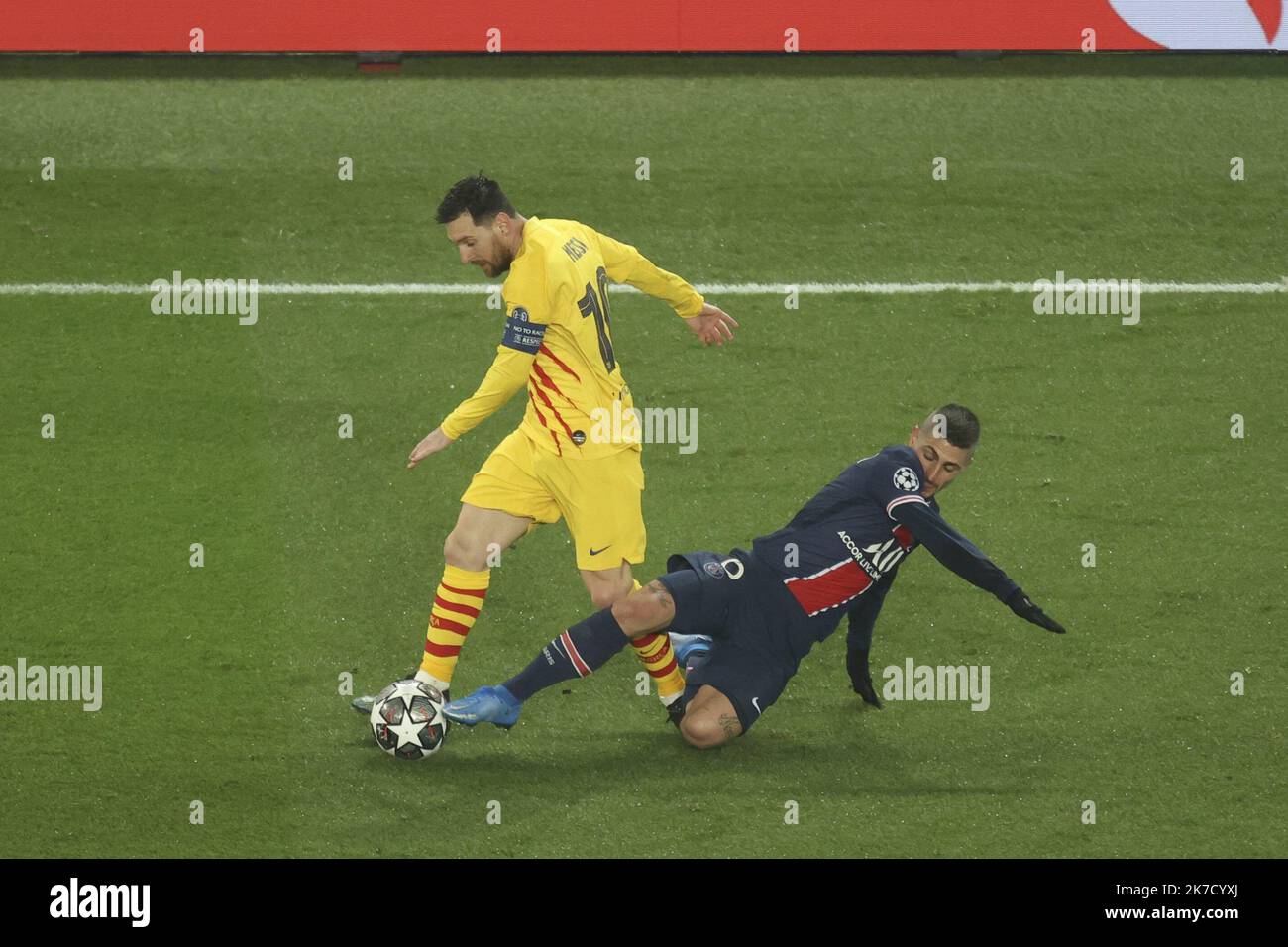 ©Sebastien Muylaert/MAXPPP - Lionel Messi of FC Barcelona fights for ...