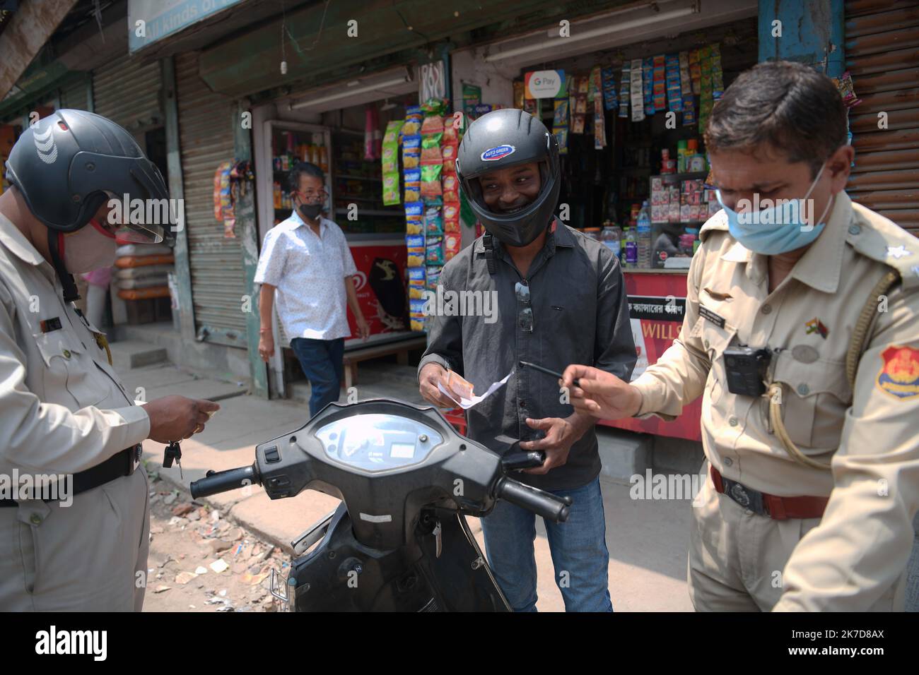 Masque personnel hi-res stock photography and images - Alamy