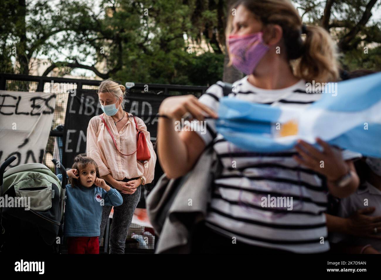 Prise rise hi-res stock photography and images - Alamy