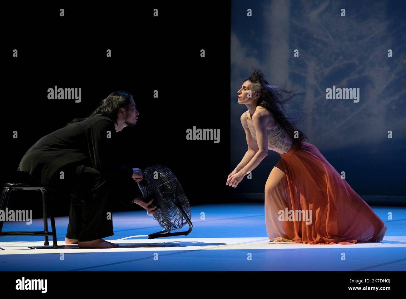 Artiste de production hi-res stock photography and images - Alamy