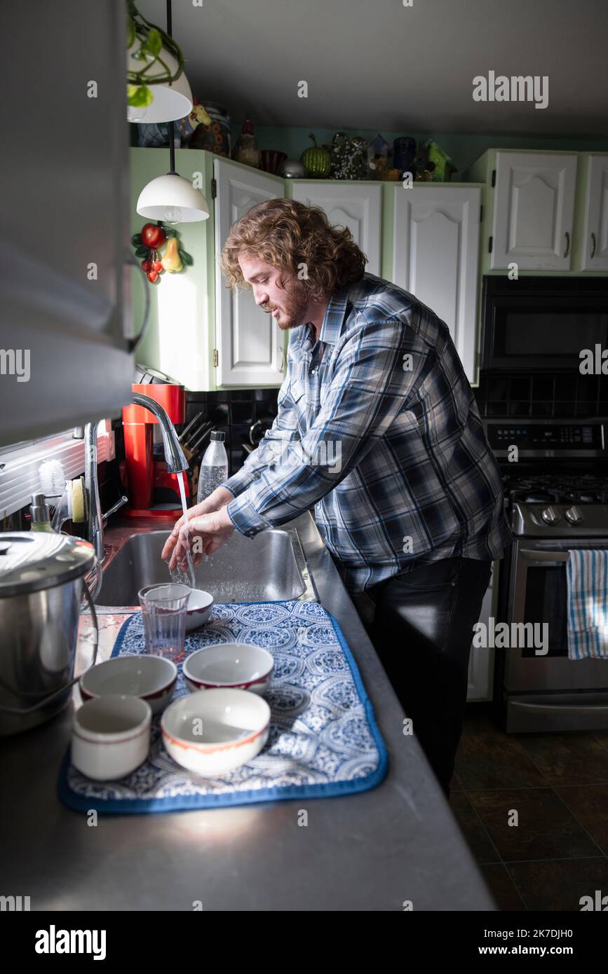 Man sink hi-res stock photography and images - Alamy