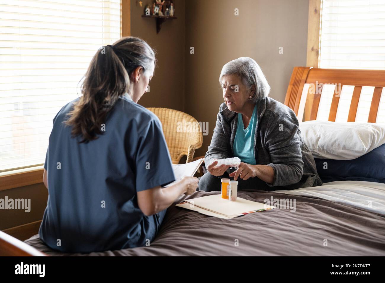 Senior nurse explain nurse hi-res stock photography and images - Alamy