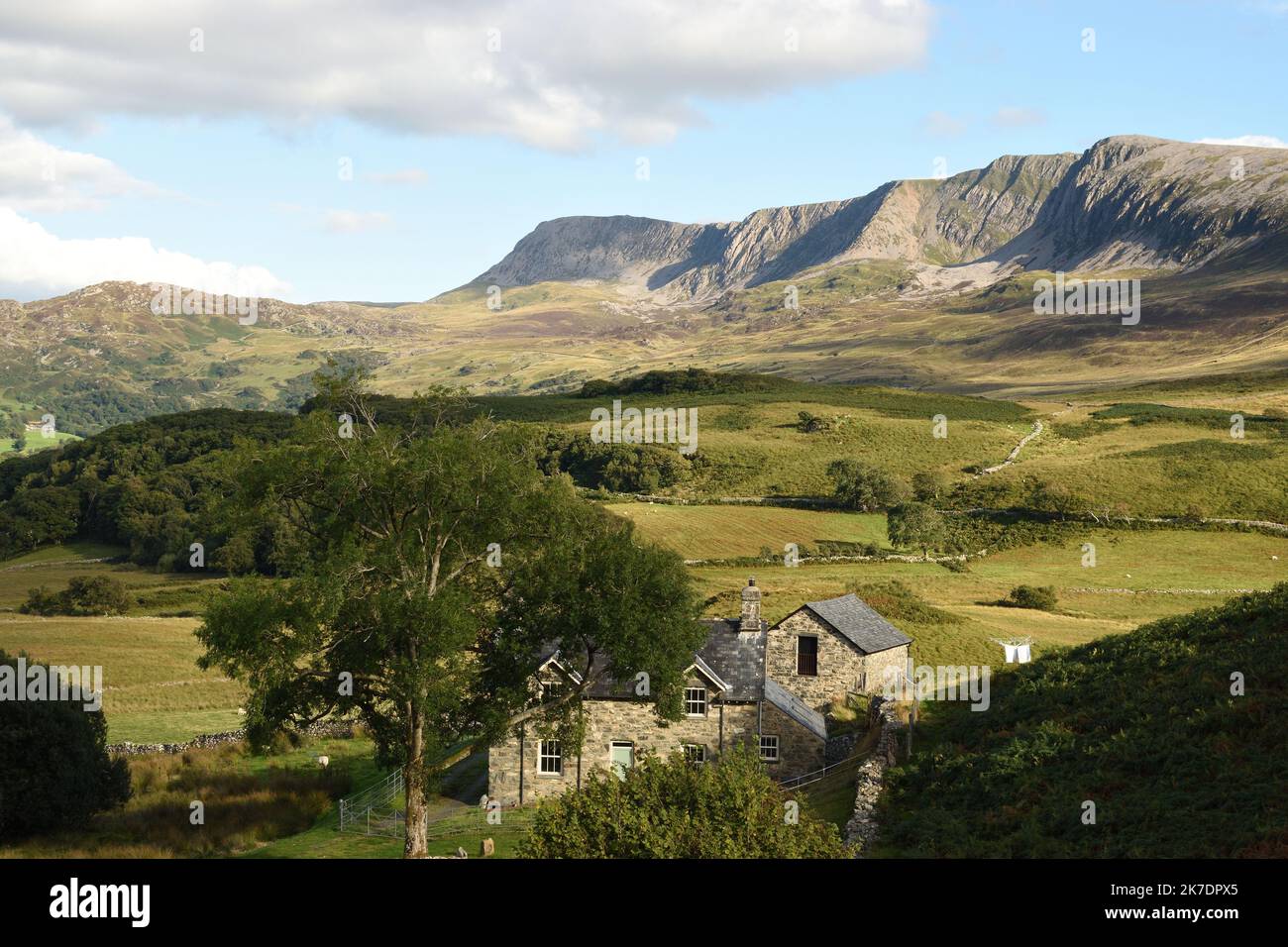 Farmhouse roof stone hi-res stock photography and images - Alamy