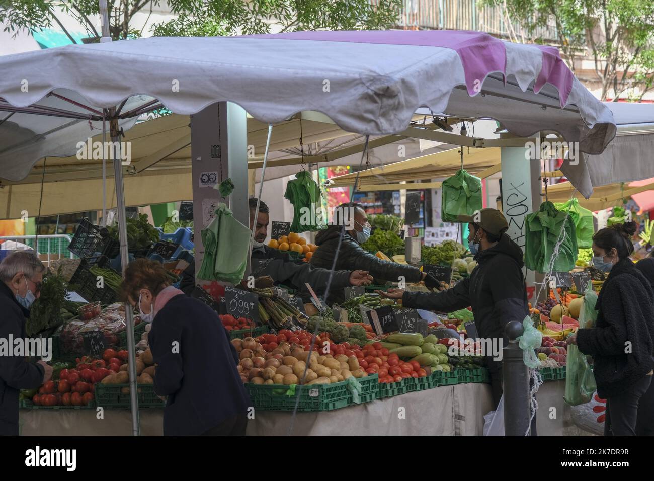 Produits du marché local hi-res stock photography and images - Alamy