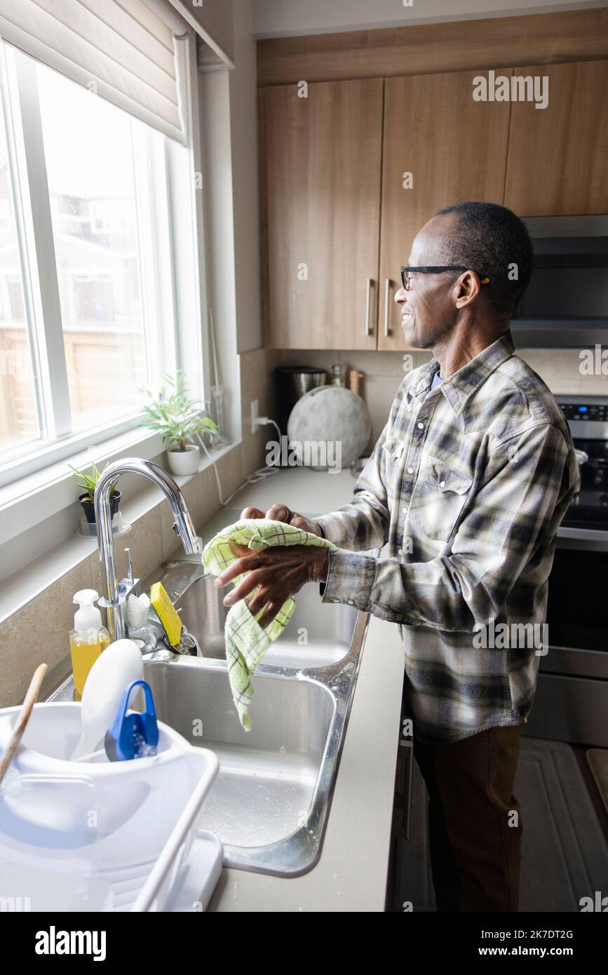 Drying hands hi-res stock photography and images - Alamy