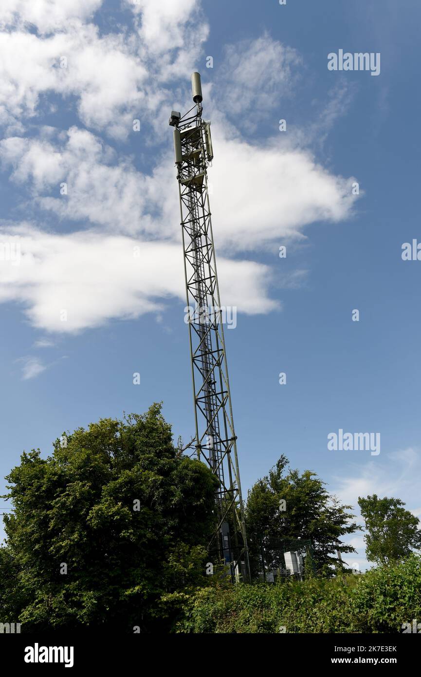 ©PHOTOPQR/LE PROGRES/Yves SALVAT - Montagny 18/06/2021 - Antenne relai ...