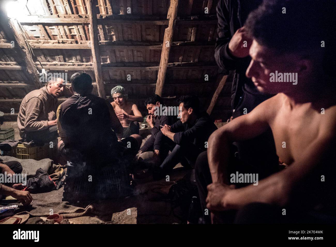 Les cartes de la maison hi-res stock photography and images - Alamy