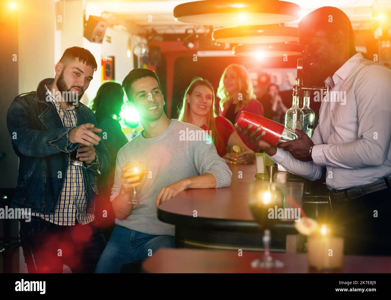 Bartender man men male hi-res stock photography and images - Alamy