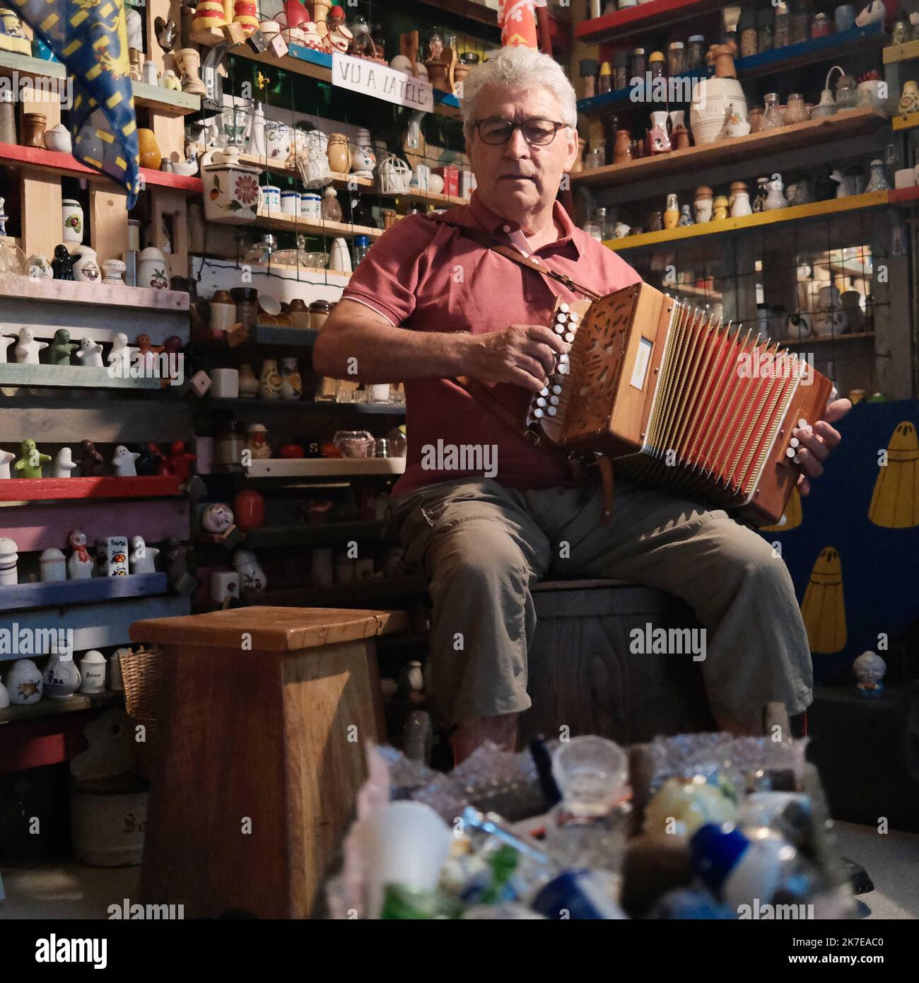 Les visiteurs font hi-res stock photography and images - Alamy