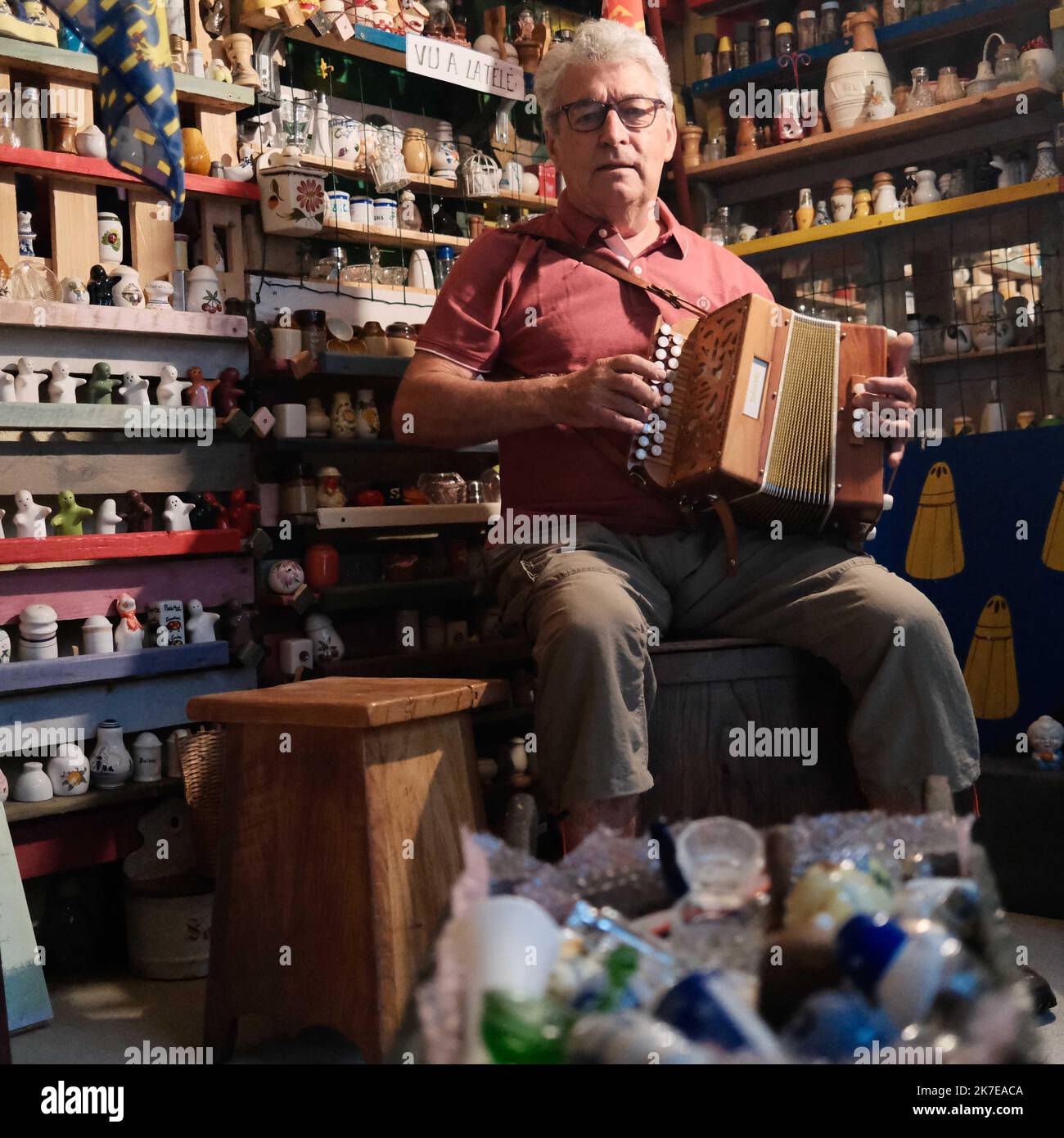Les visiteurs font hi-res stock photography and images - Alamy