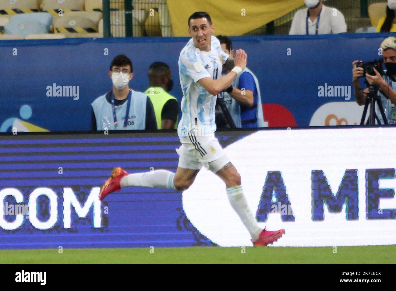 Angel di maria copa america goal hi-res stock photography and images ...