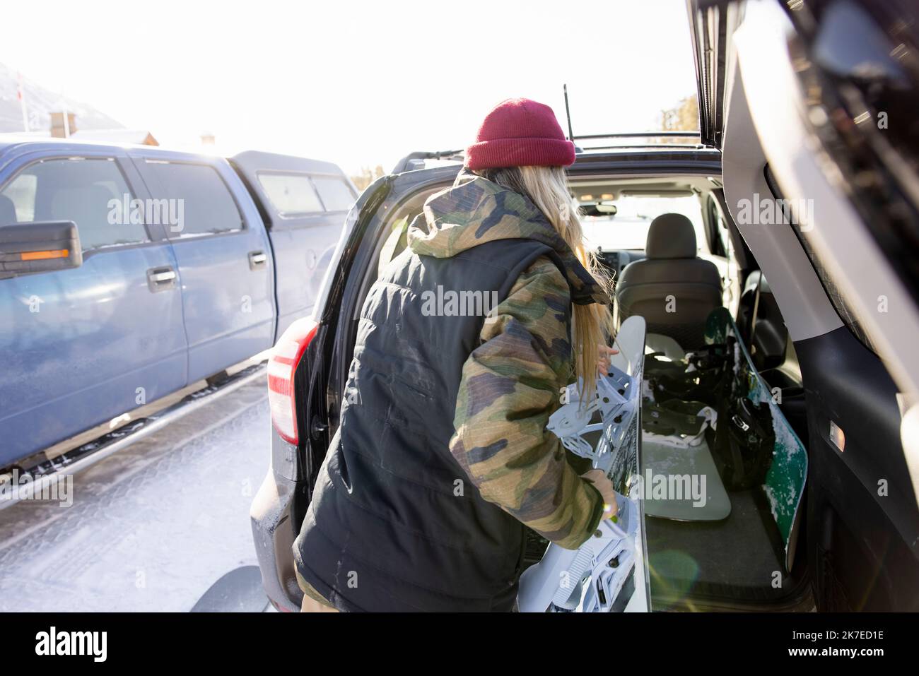 Unloading y hi-res stock photography and images - Alamy