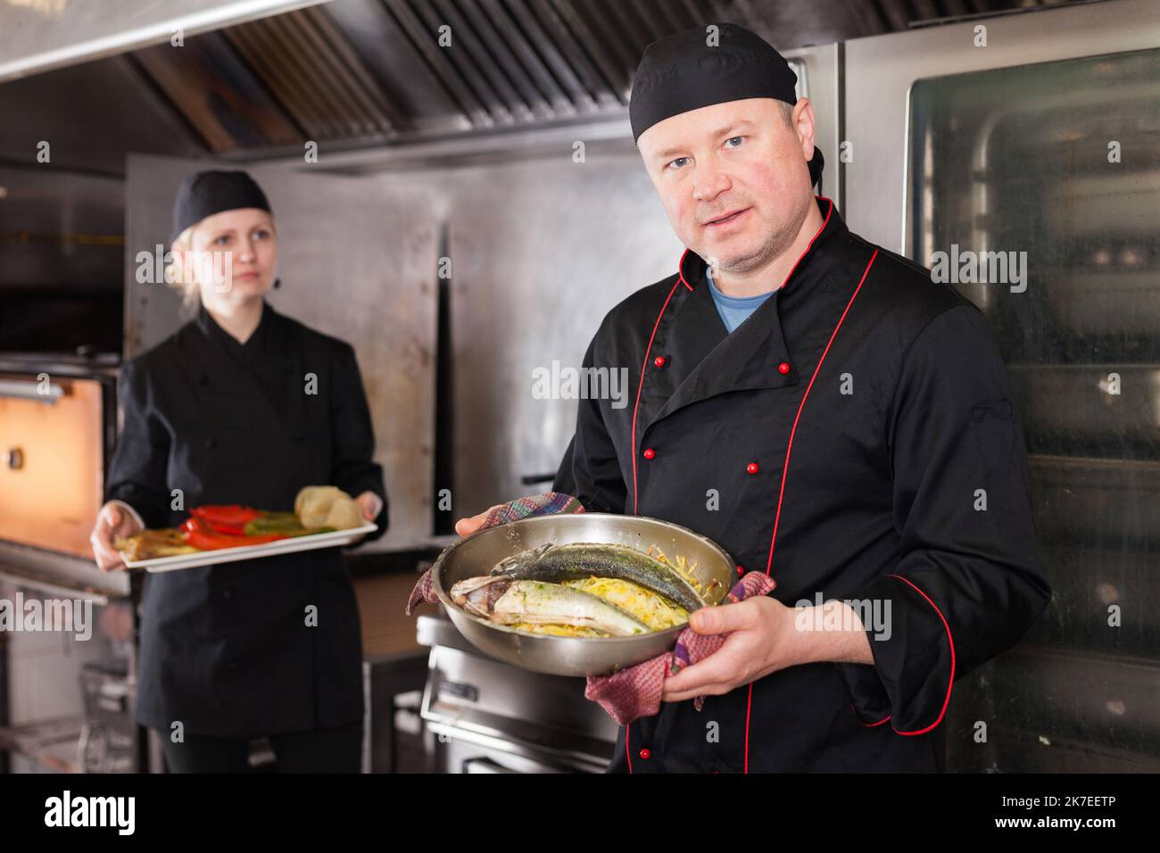 Chef presenting fish dish Stock Photo - Alamy