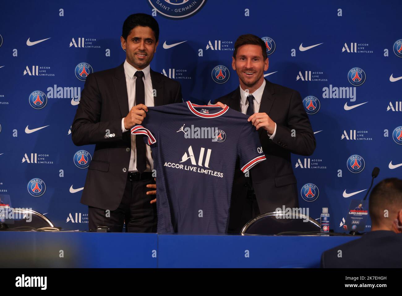 Psg 2021 messi presents hi-res stock photography and images - Alamy