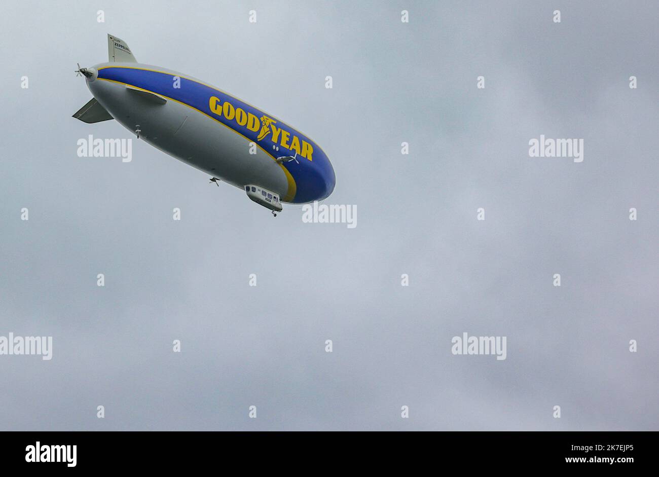 Dirigeable zeppelin nt hi-res stock photography and images - Alamy