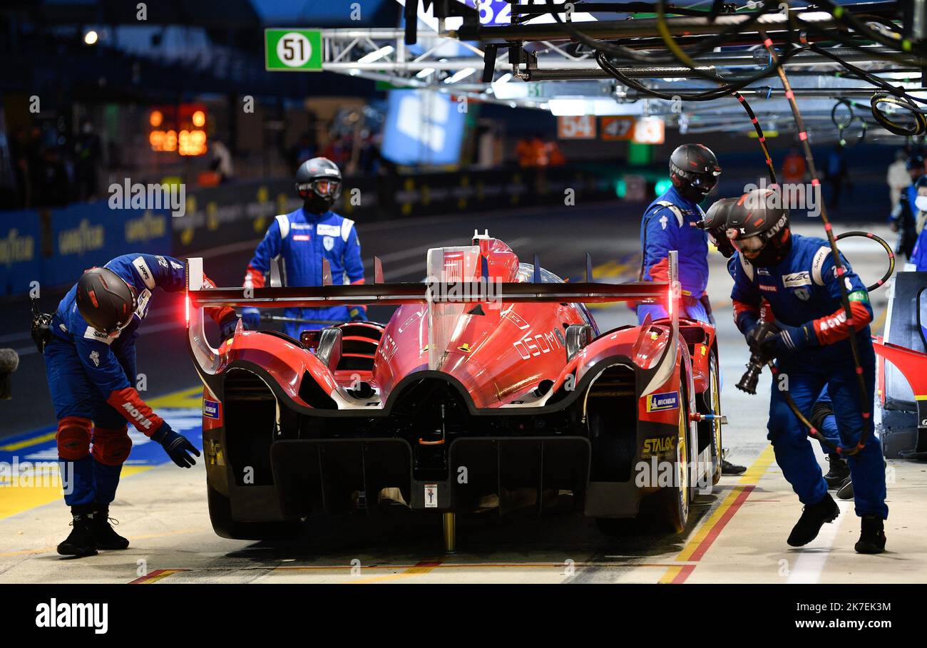 24 heures du mans essais qualificatifs hi-res stock photography and ...