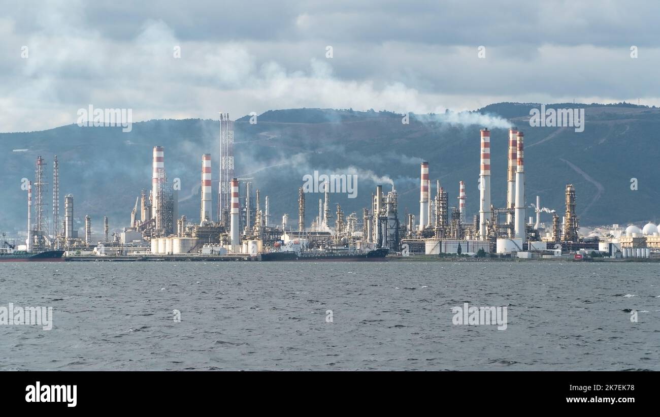 Refinery area hi-res stock photography and images - Alamy