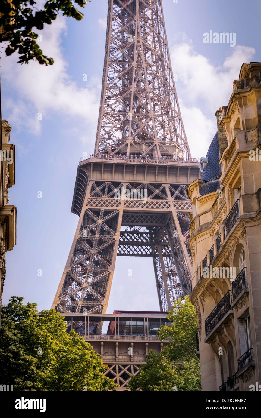 Eiffel Tower and parisien architecture, Paris , France Stock Photo - Alamy