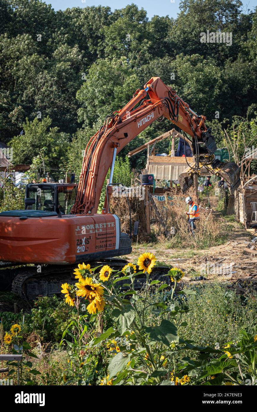Destruction des terres agricoles hi-res stock photography and images ...