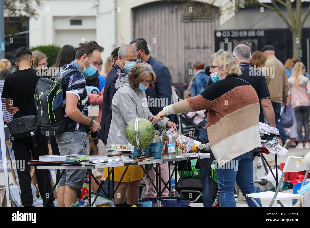 Le puce flea market hi-res stock photography and images - Alamy
