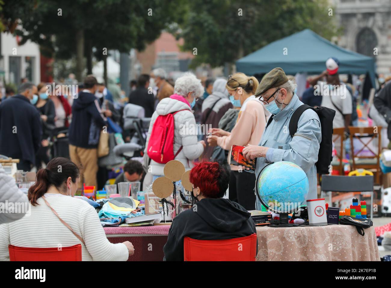 Le puce flea market hi-res stock photography and images - Alamy