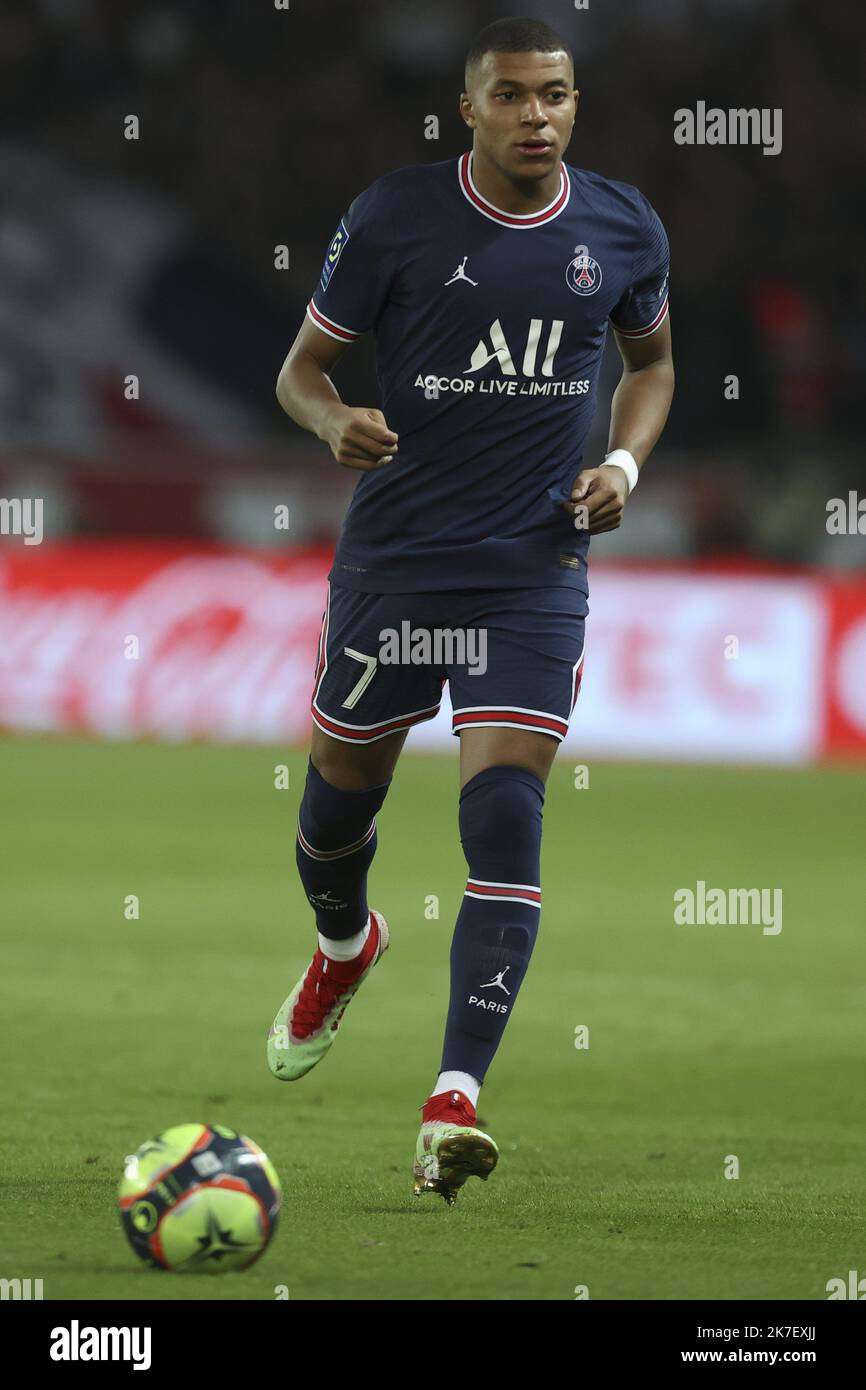 ©Sebastien Muylaert/MAXPPP - Kylian Mbappe of PSG run with the ball ...