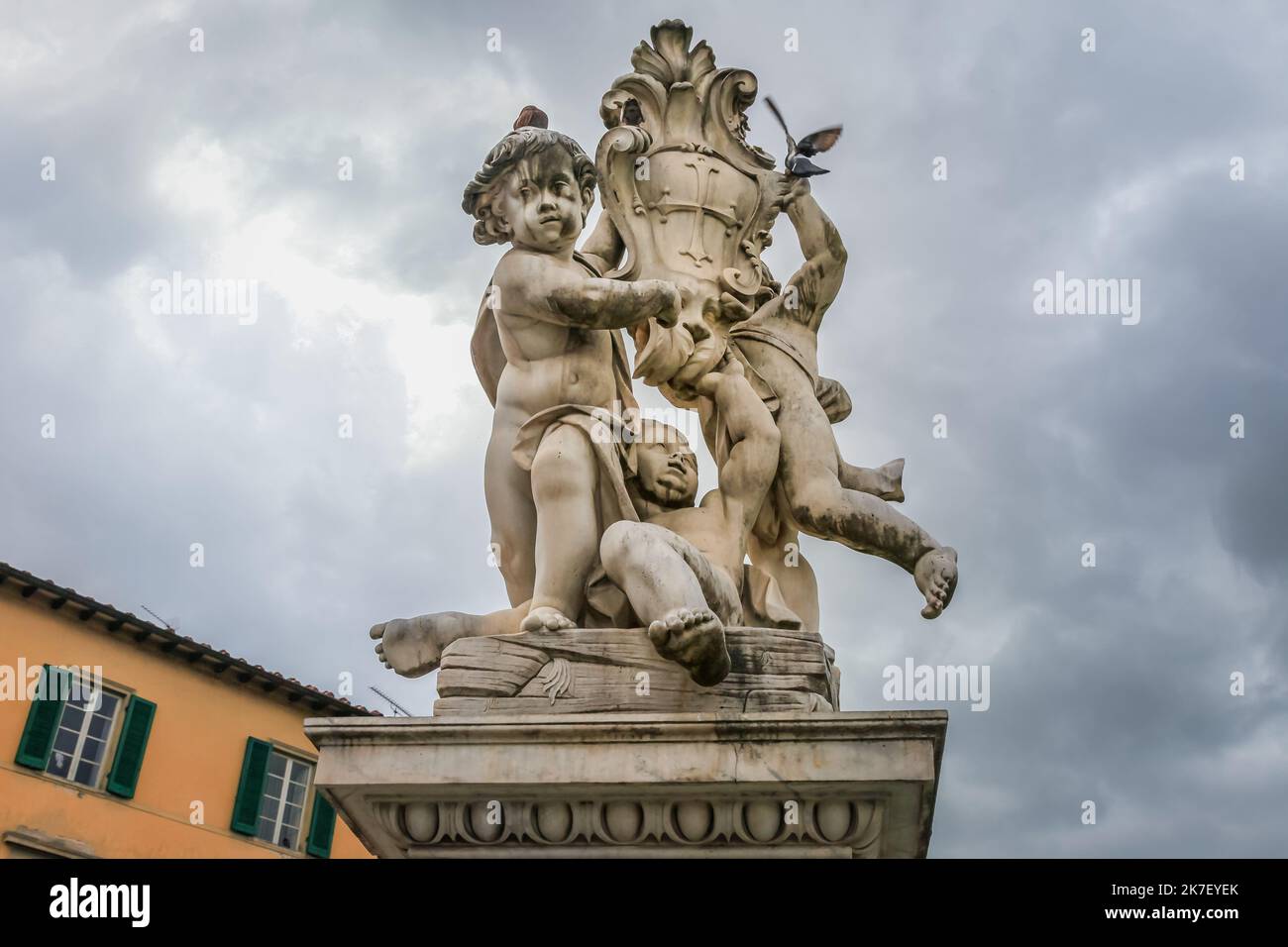 Statues of putti hi-res stock photography and images - Alamy