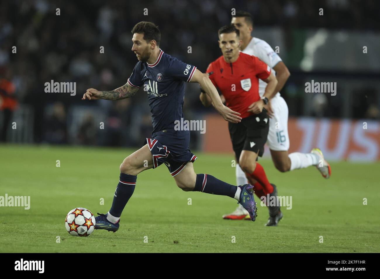 ©Sebastien Muylaert/MAXPPP - Lionel Messi of PSG run with the ball ...