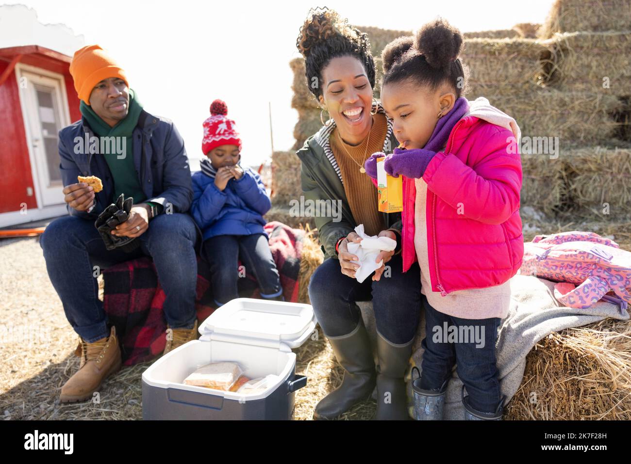 Family lunch farm hi-res stock photography and images - Alamy