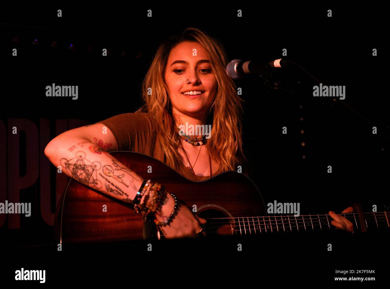 Fille pop hi-res stock photography and images - Alamy