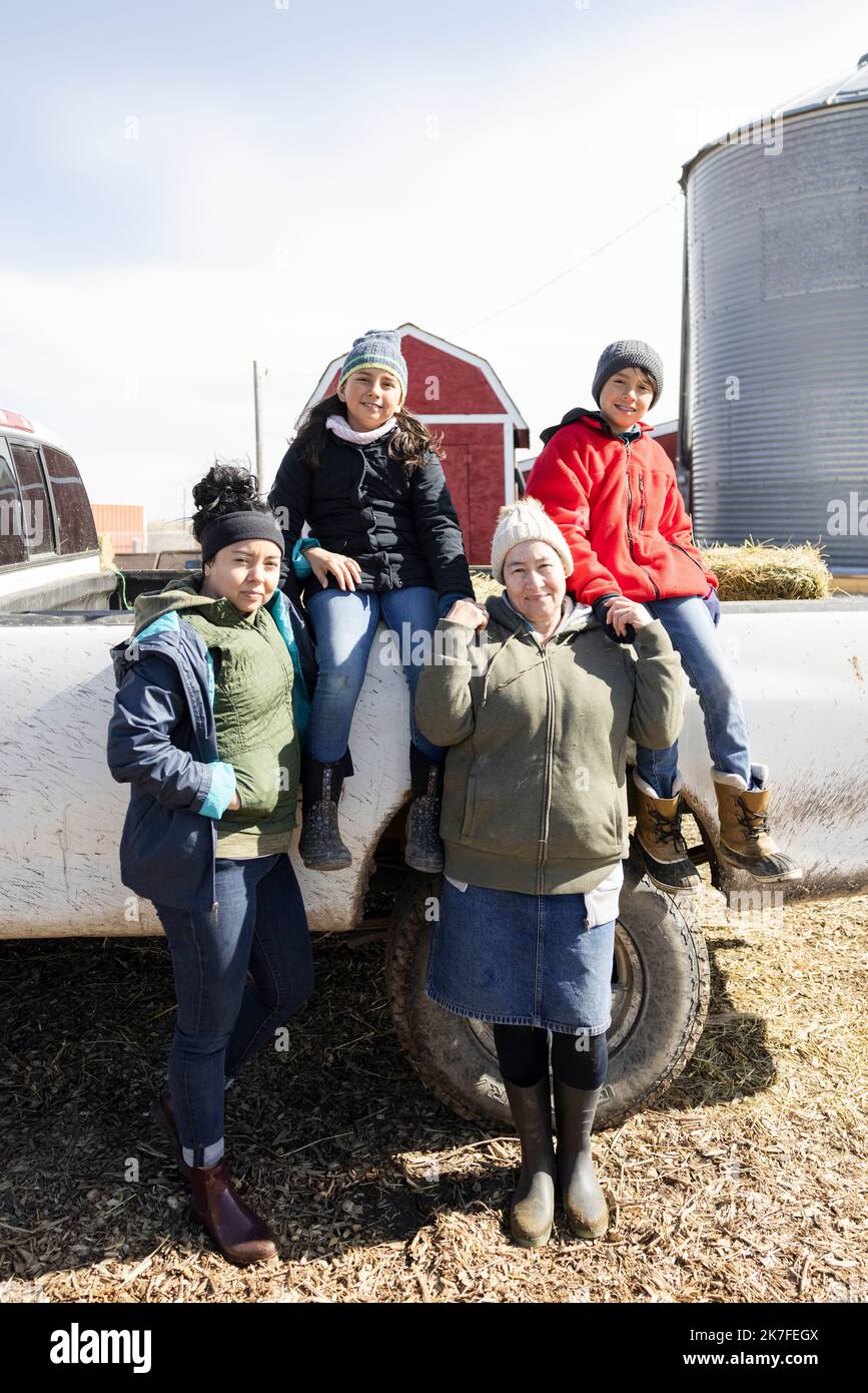 Happy farmer family hi-res stock photography and images - Alamy