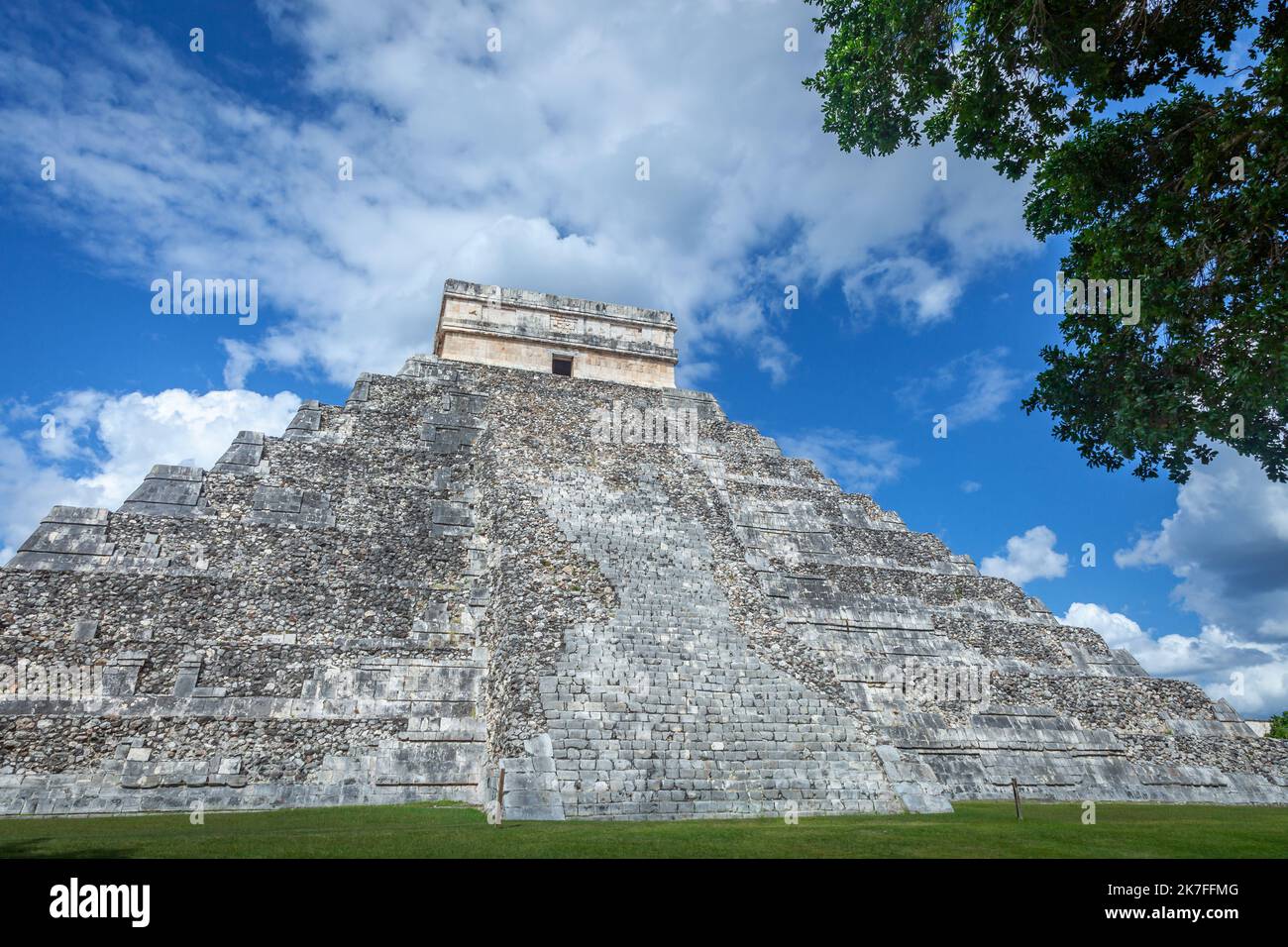 Kukulkan El Castillo , Mayan Pyramid Chichen Itza Mexico Stock Photo ...