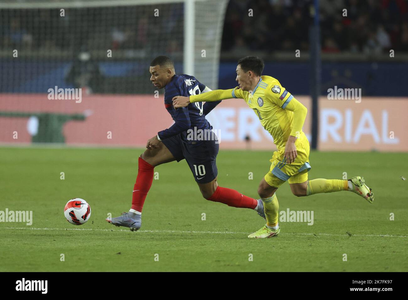 ©Sebastien Muylaert/MAXPPP - Kylian Mbappe of France run with the ball ...