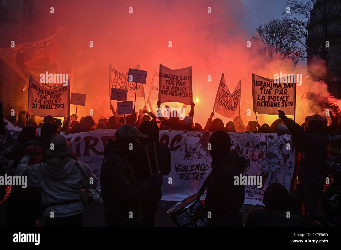 Drapeau noir et jaune hi-res stock photography and images - Alamy