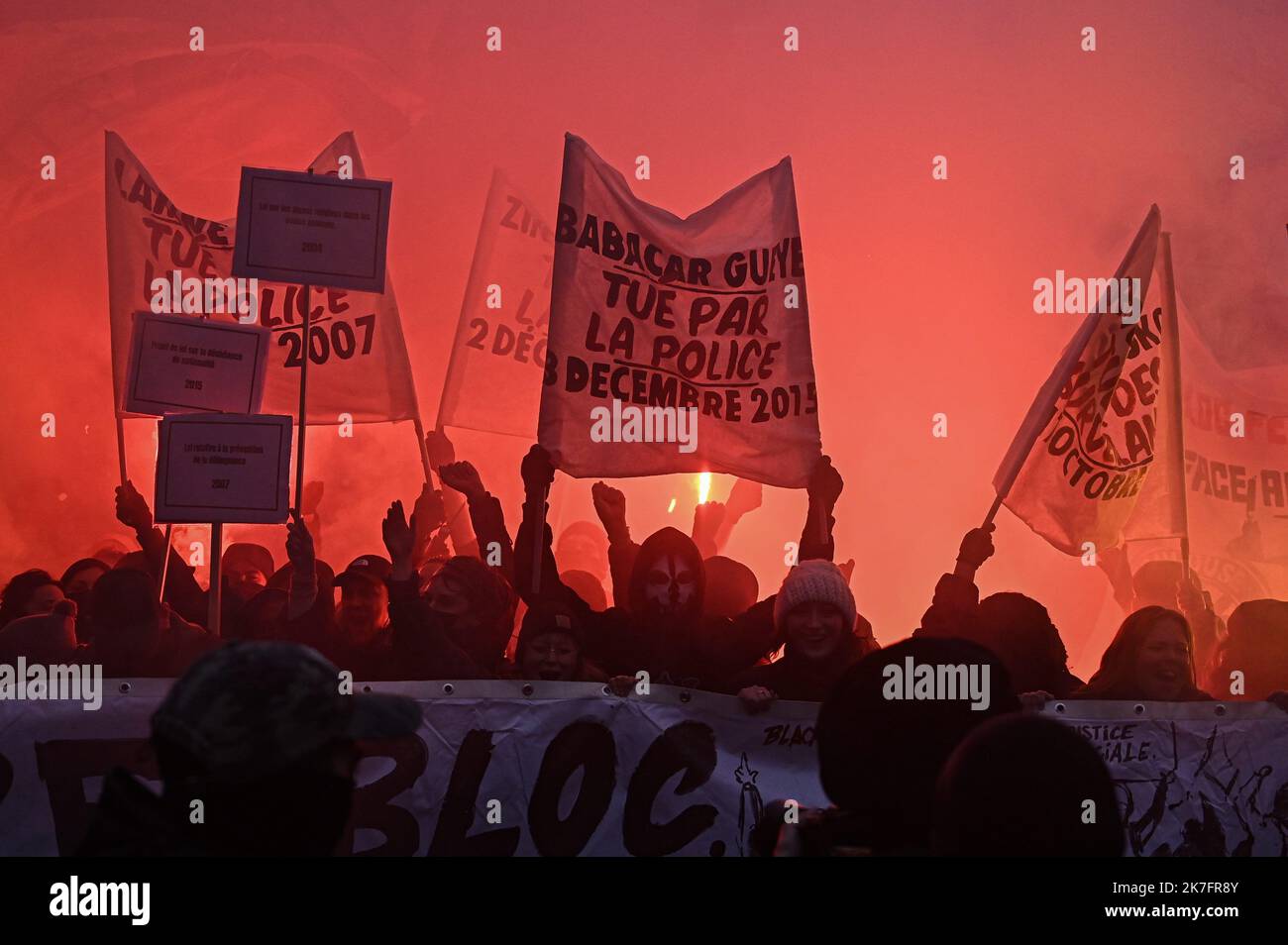 Drapeau noir et jaune hi-res stock photography and images - Alamy